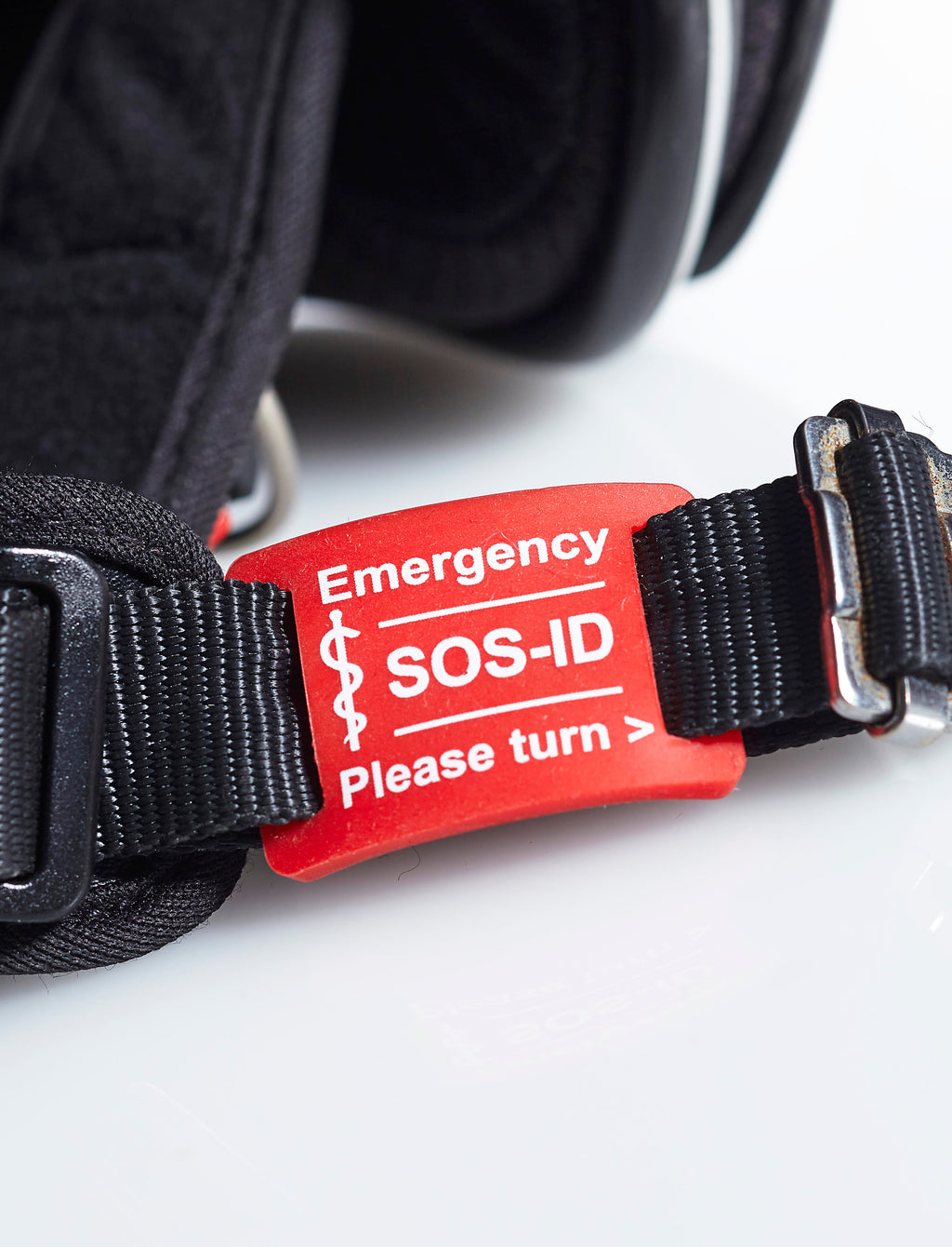 SOS-ID Helmtag mit digitalem Notfallpass.